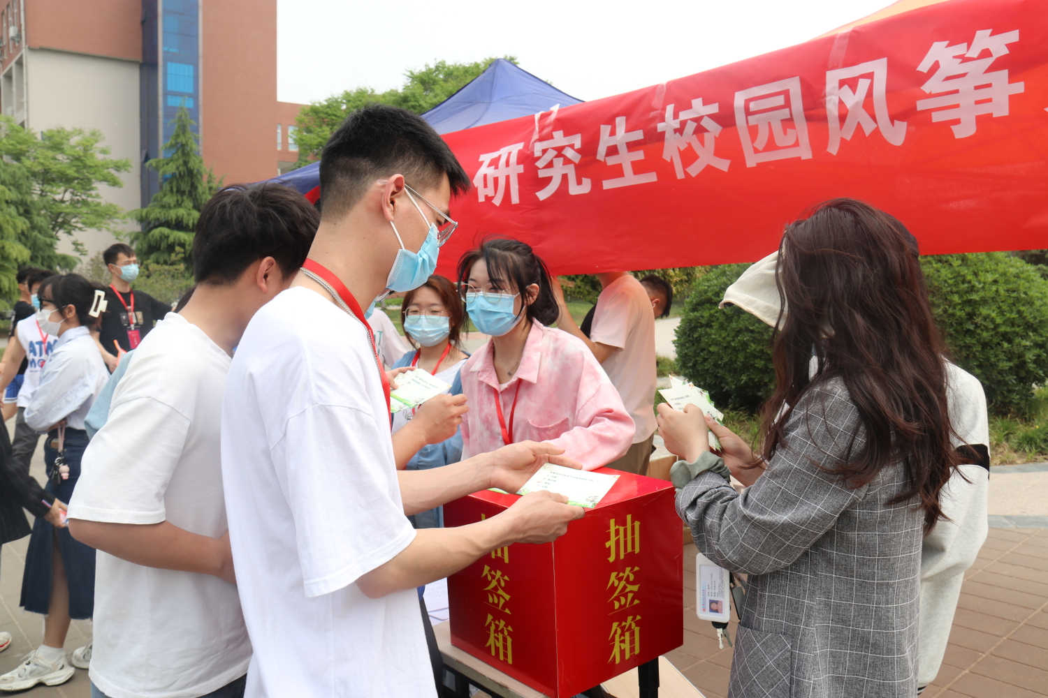 郑州轻工业大学校研究生会成功举办研究生风筝文化节活动欢迎您！